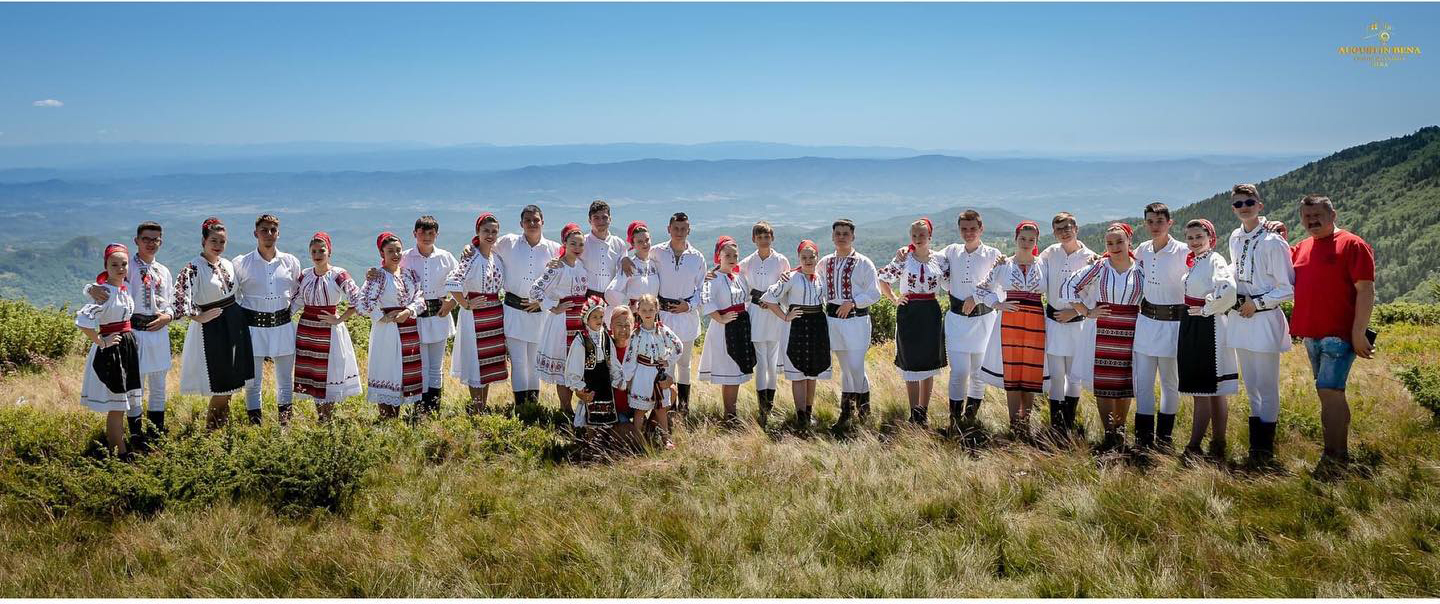 Ansamblul „Mugur, mugurel” la Almașu, de Ziua Internațională a Romilor ...