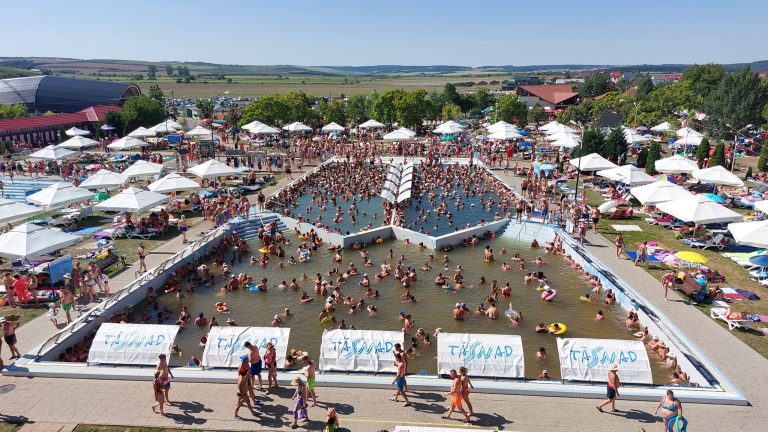 Ștrandul Termal Tășnad, atracția din nord-vestul țării, pe placul ...